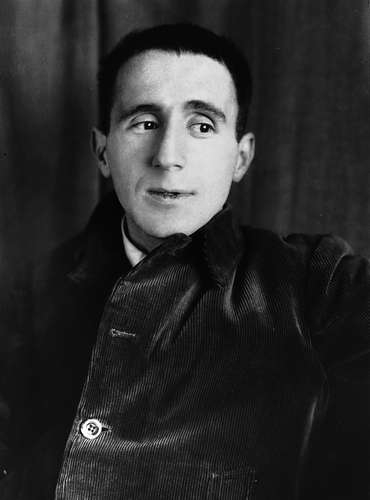 Brecht, Bert(olt) aus dem Lexikon | wissen.de