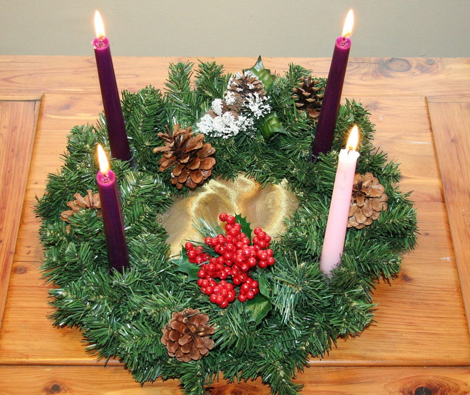 Woher kommt der Adventskranz? | wissen.de