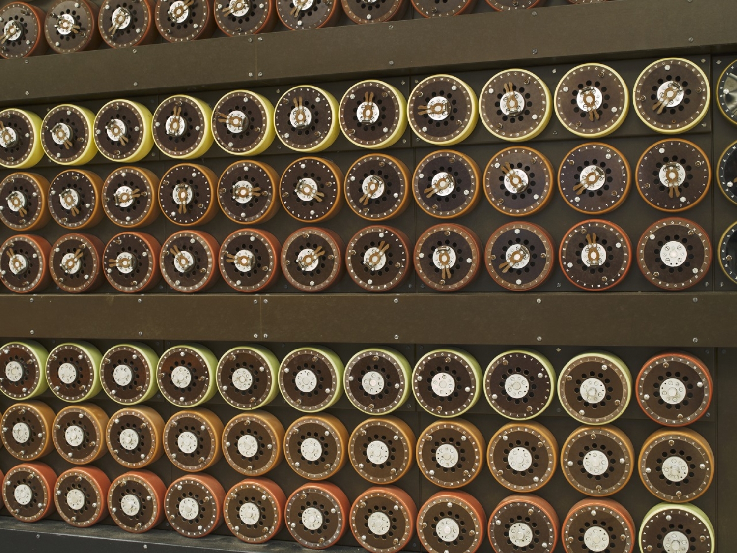 Wie der Code der legendären Enigma-Maschine geknackt wurde | wissen.de