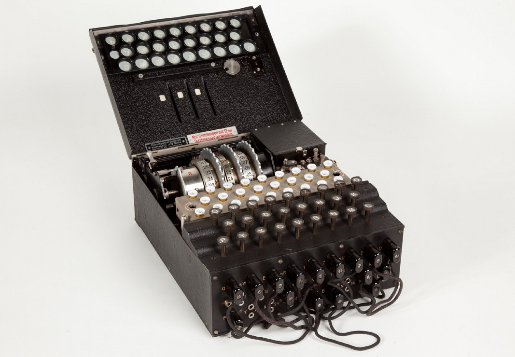 Wie der Code der legendären Enigma-Maschine geknackt wurde | wissen.de