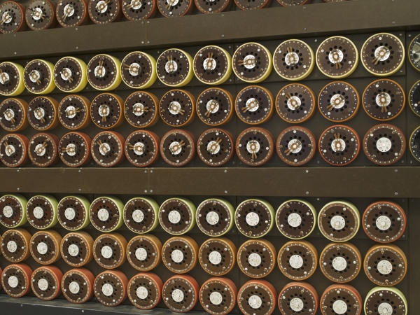 Wie der Code der legendären Enigma-Maschine geknackt wurde | wissen.de
